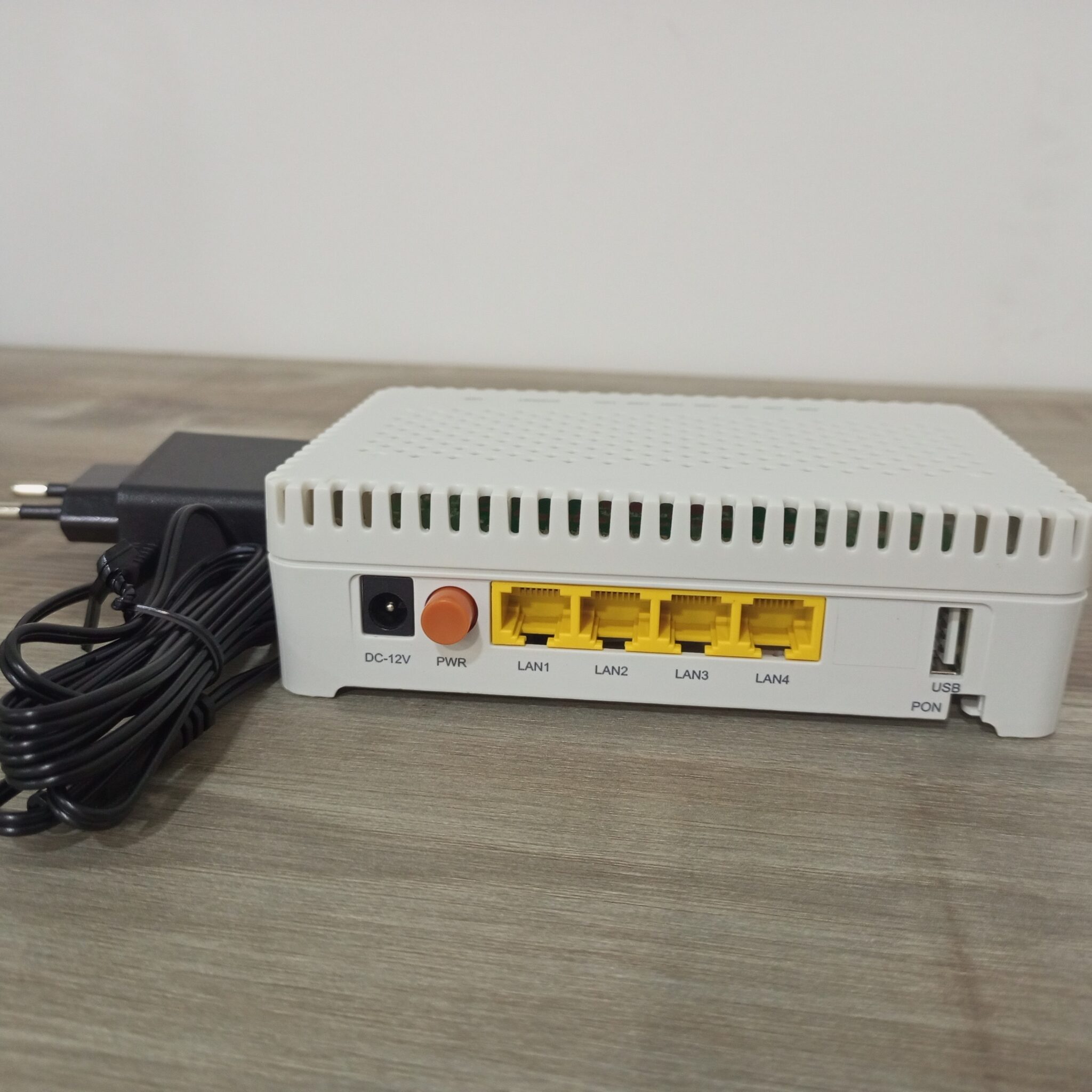 ONU Xpon 4Ge + USB